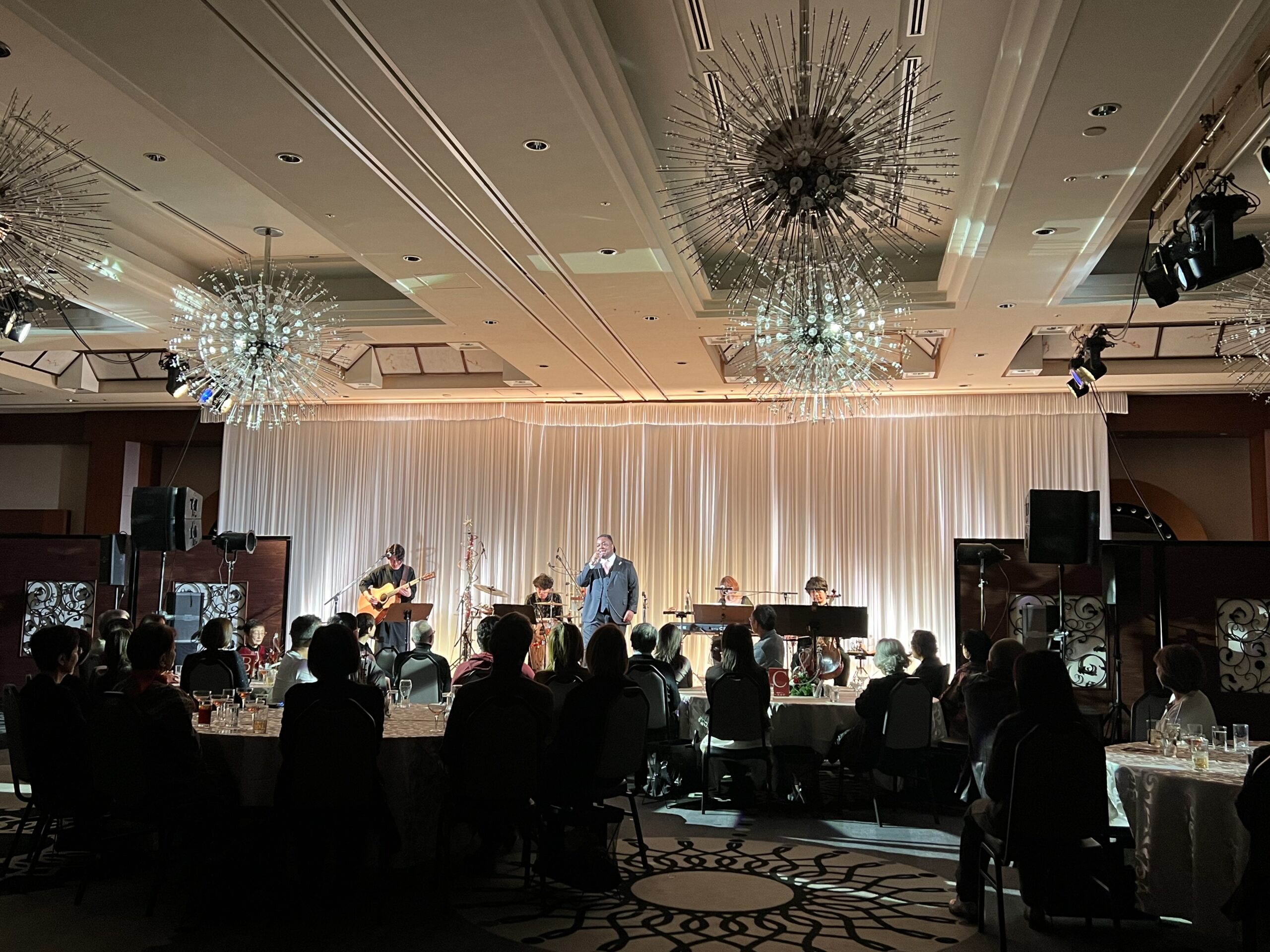 GALLERY | Chris Hart（クリス・ハート） Official Website